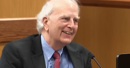 36506 | Bývalý guvernér Georgie obhajuje na súde okresného prokurátora ...