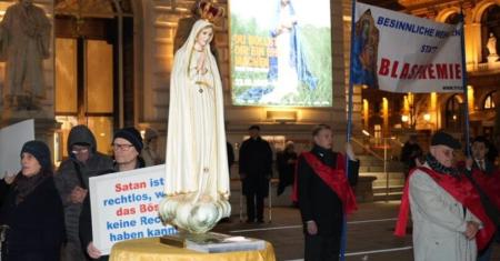 44685 | EXKLUZÍVNE: Katolíci zorganizovali ružencové zhromaždenie na ...